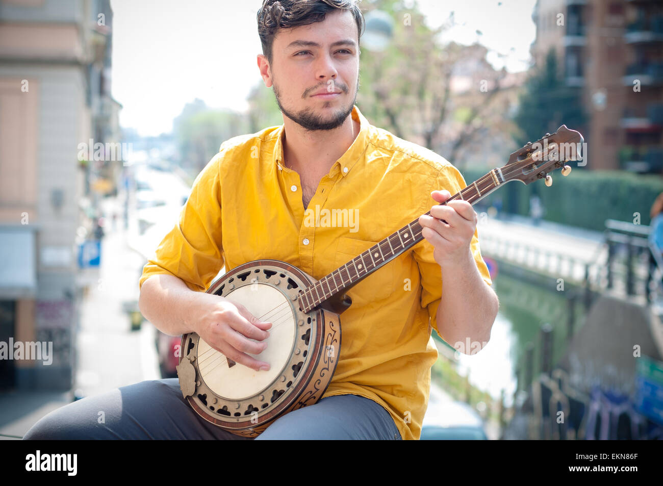 hipster young man playing banjo Stock Photo - Alamy