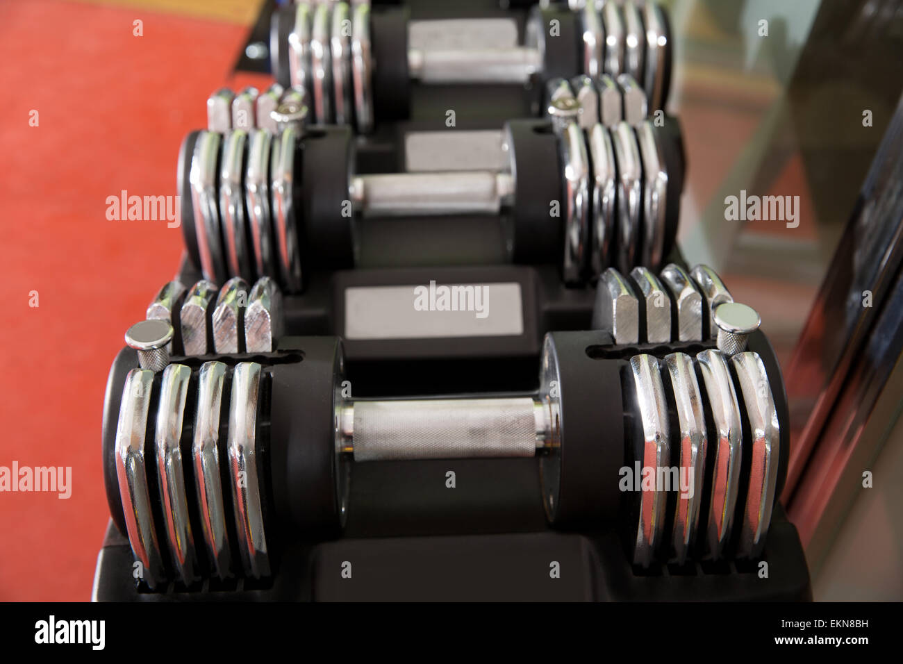 Black adjustable dumbbell weightlifting hi-res stock photography and ...