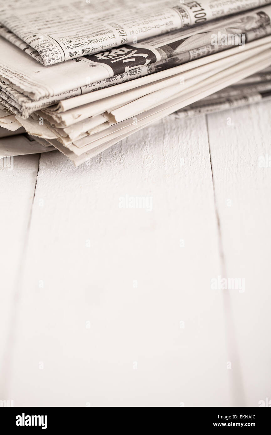 Newspapers on a table hi-res stock photography and images - Alamy