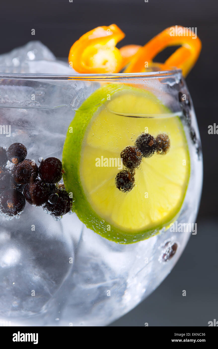 Gin tonic cocktail macro closeup with juniper berries Stock Photo - Alamy
