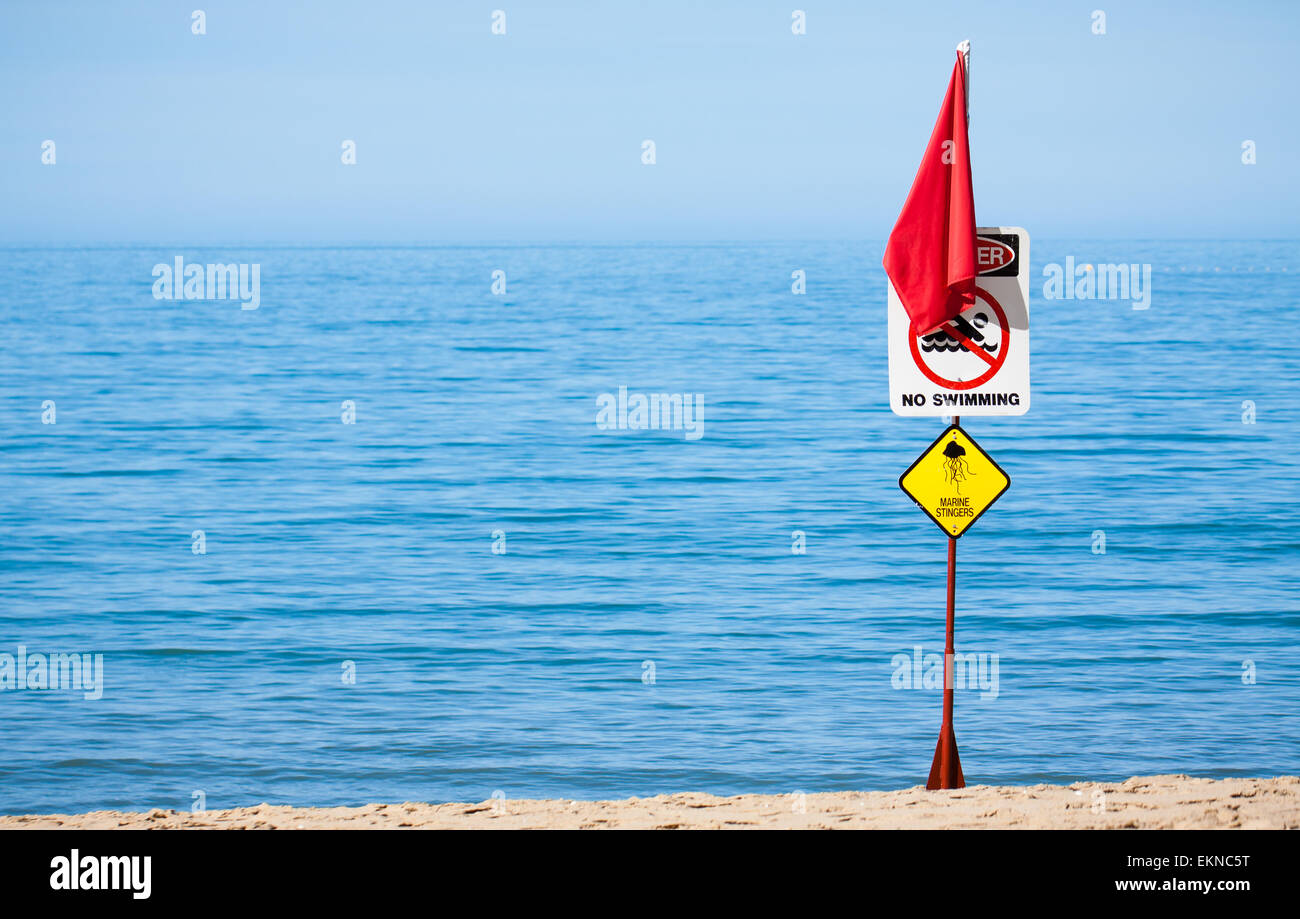 Australia jellyfish warning sign hi-res stock photography and images ...