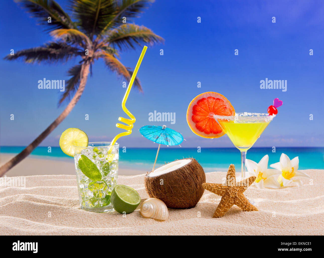 Caribbean tropical beach cocktails mojito margarita Stock Photo - Alamy