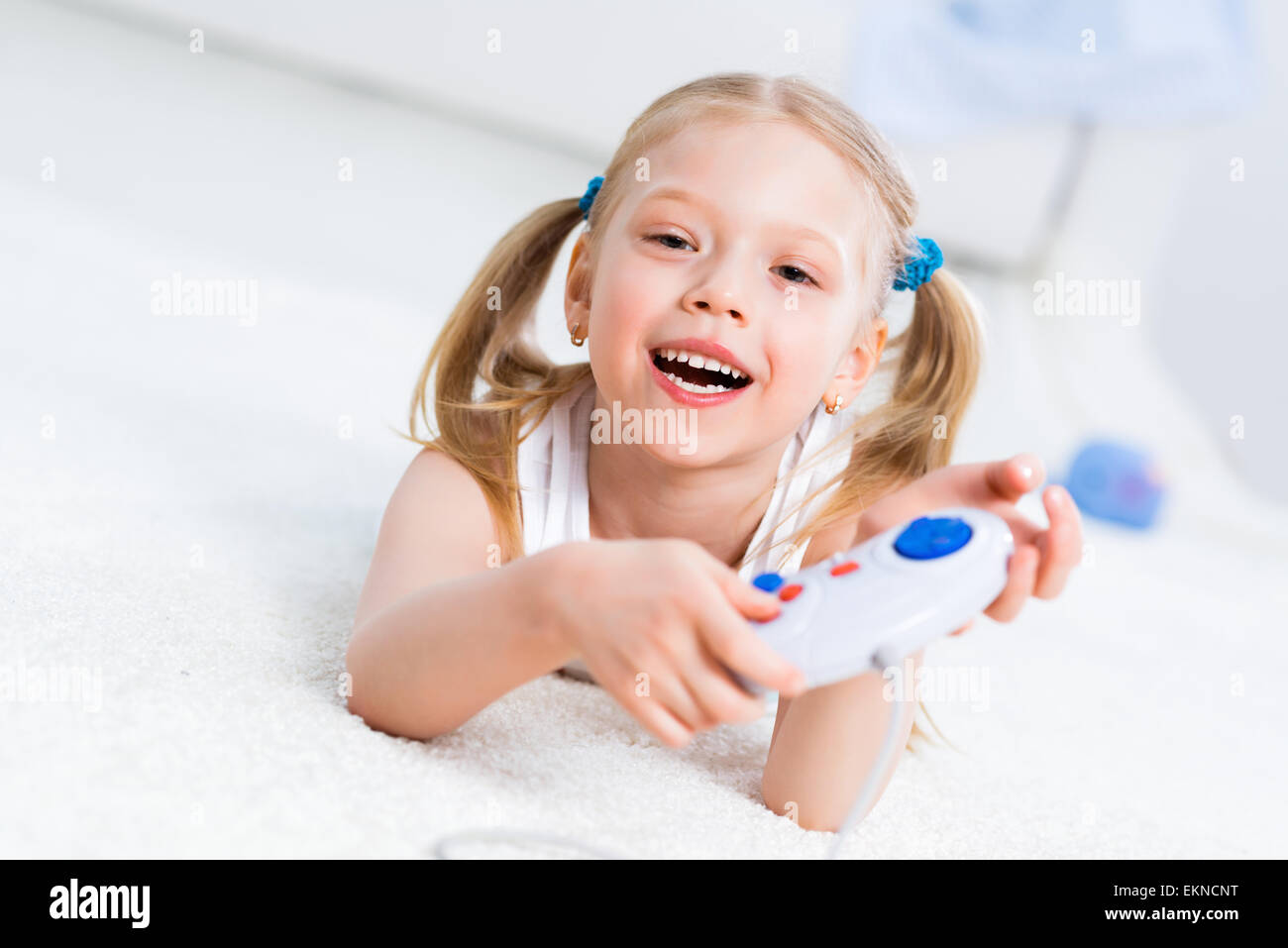 girl playing on a game console Stock Photo - Alamy