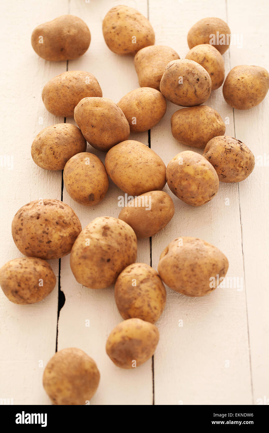 Rustic unpeeled potatoes on a table Stock Photo - Alamy