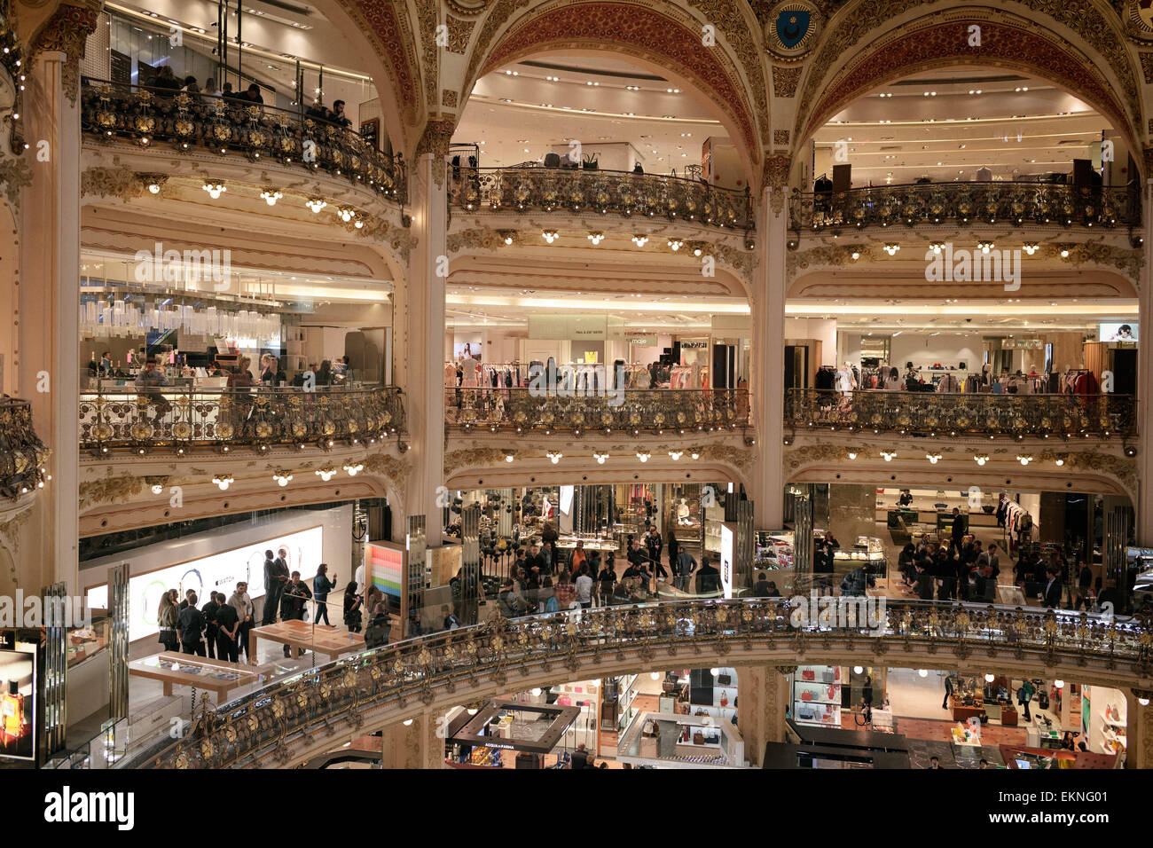 Apple store in paris hi-res stock photography and images - Alamy