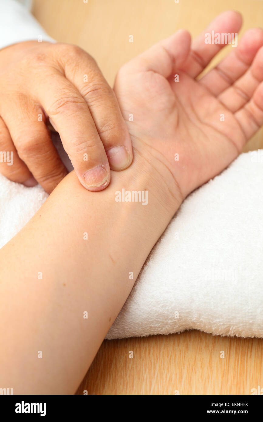 Pulse diagnostic hi-res stock photography and images - Alamy