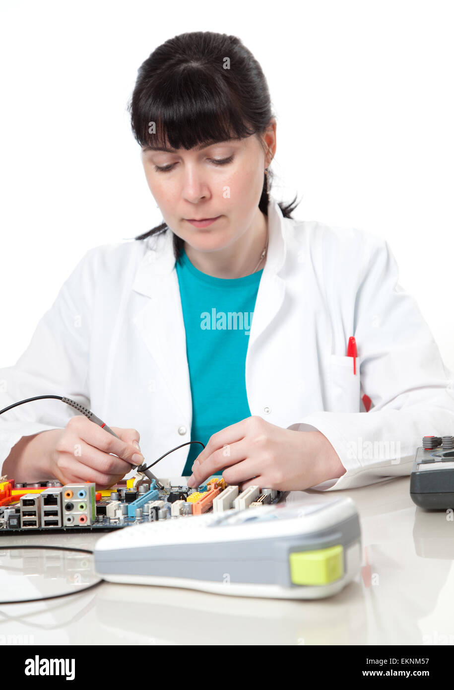 Female support computer engineer - IT woman repair defect Stock Photo ...