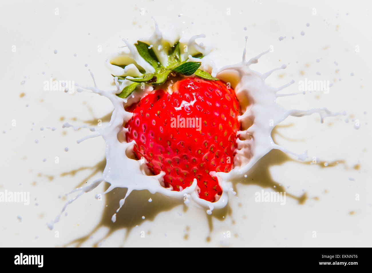 Strawberry milkshake splash hi-res stock photography and images - Alamy