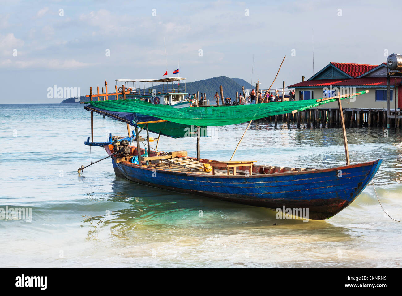 Village view with khmer boats hi-res stock photography and images - Alamy