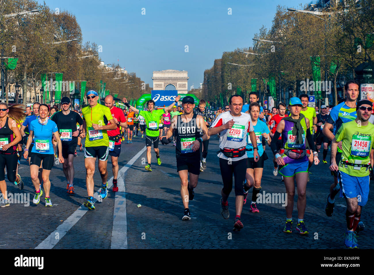Paris Marathon, Large Crowd Scene, Men Runners Running on Avenue Champs ...