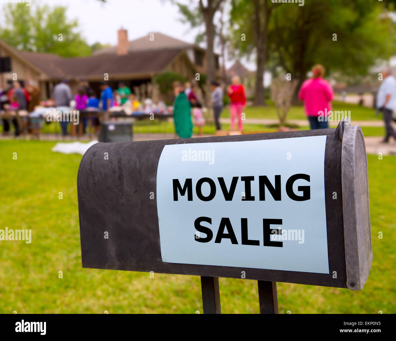 Moving sale in an american weekend on the yard Stock Photo - Alamy