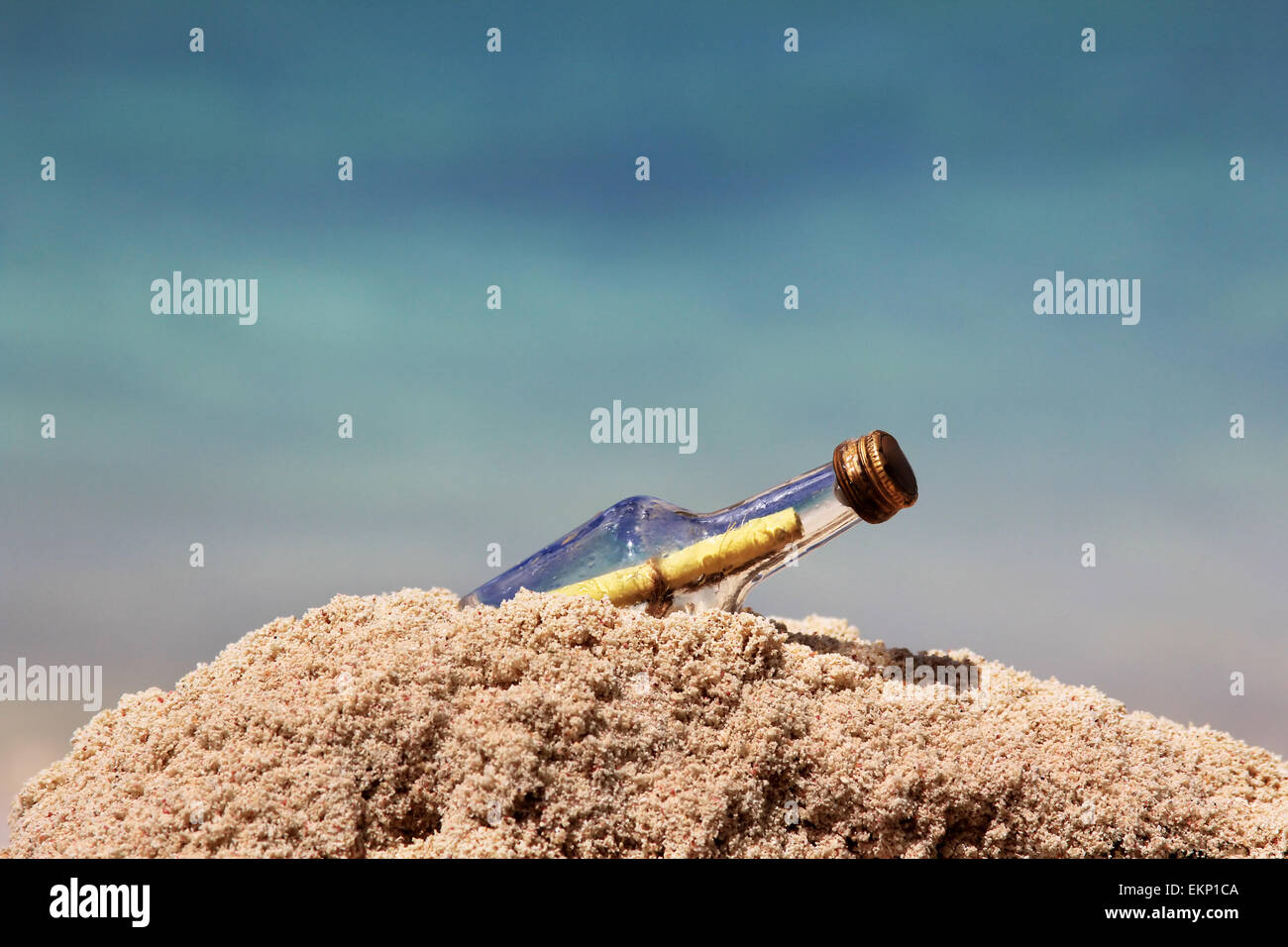 Message in a bottle Stock Photo - Alamy