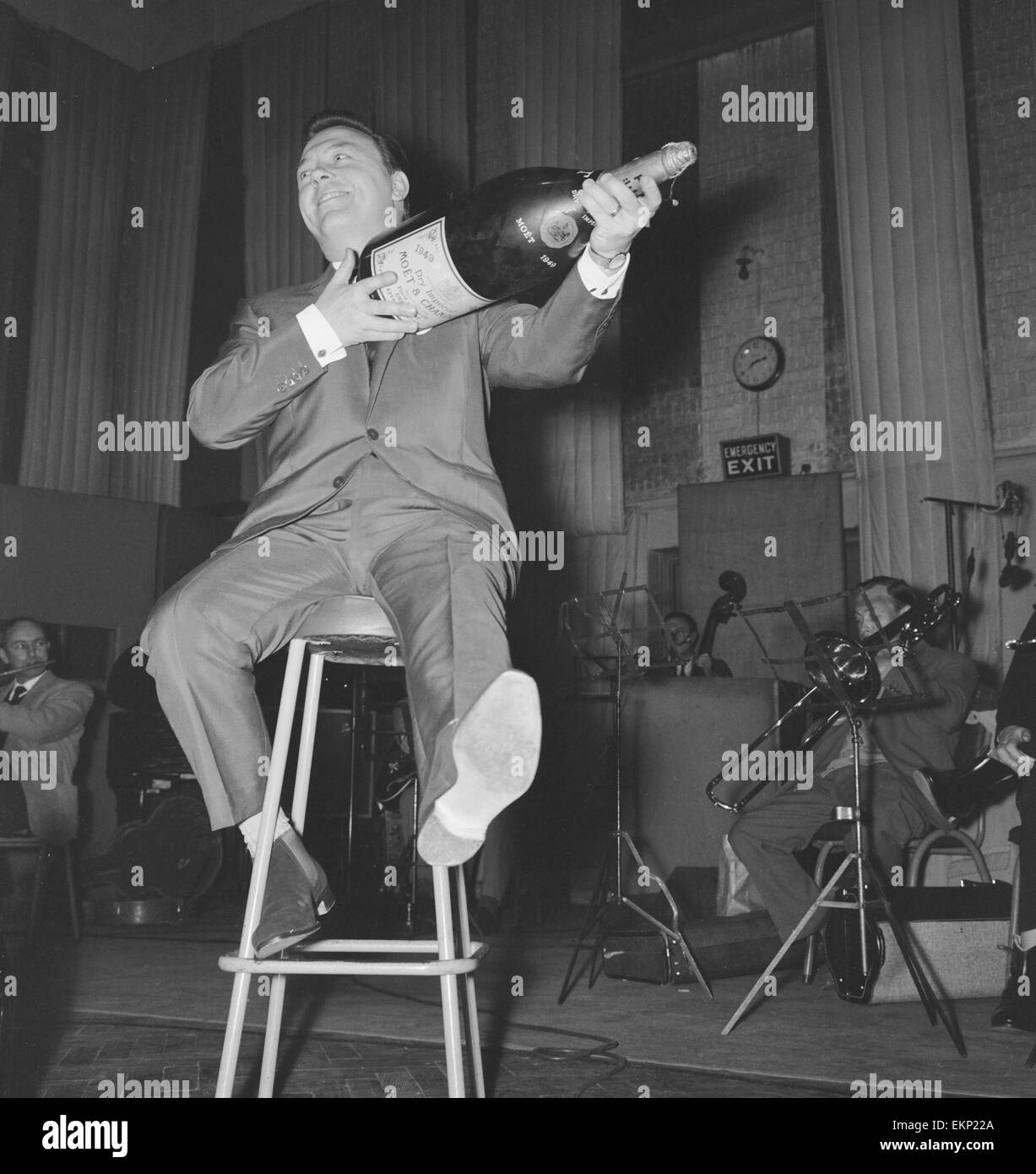 Matt monro hi-res stock photography and images - Alamy