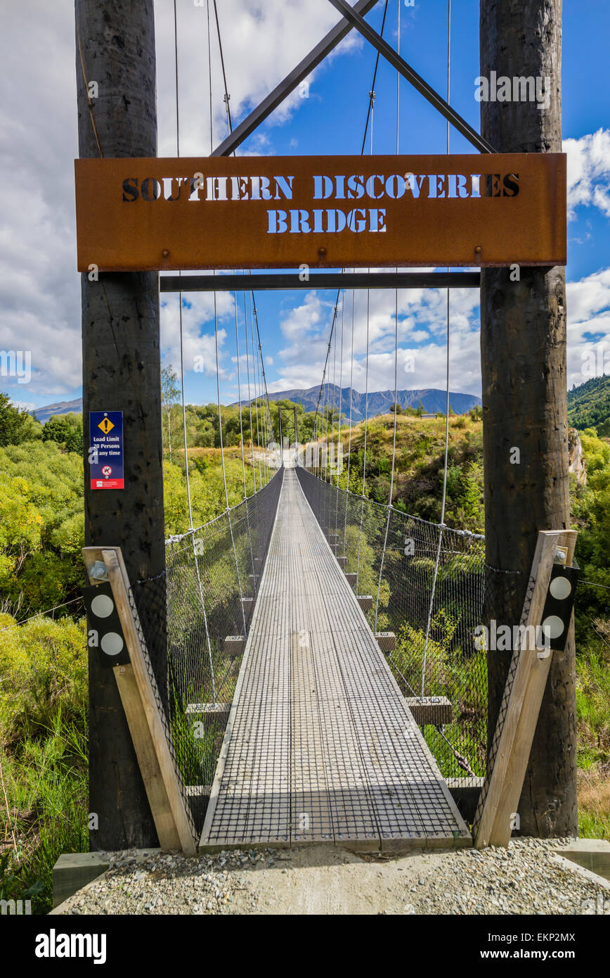 Southern Discoveries Bridge on the Arrowtown - Queenstown cycle trail ...