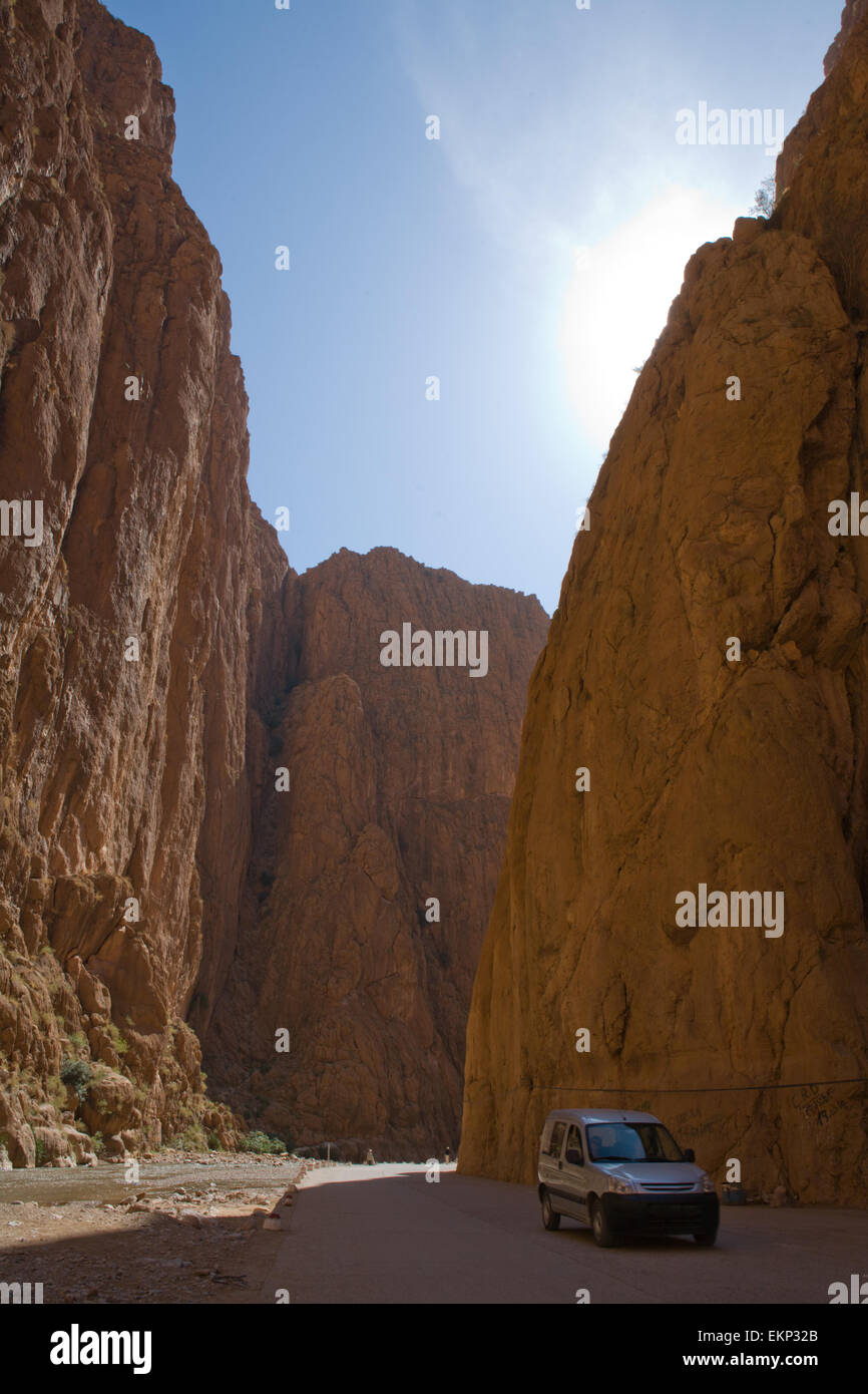 Car on gorge road car on gorge road hi-res stock photography and images ...