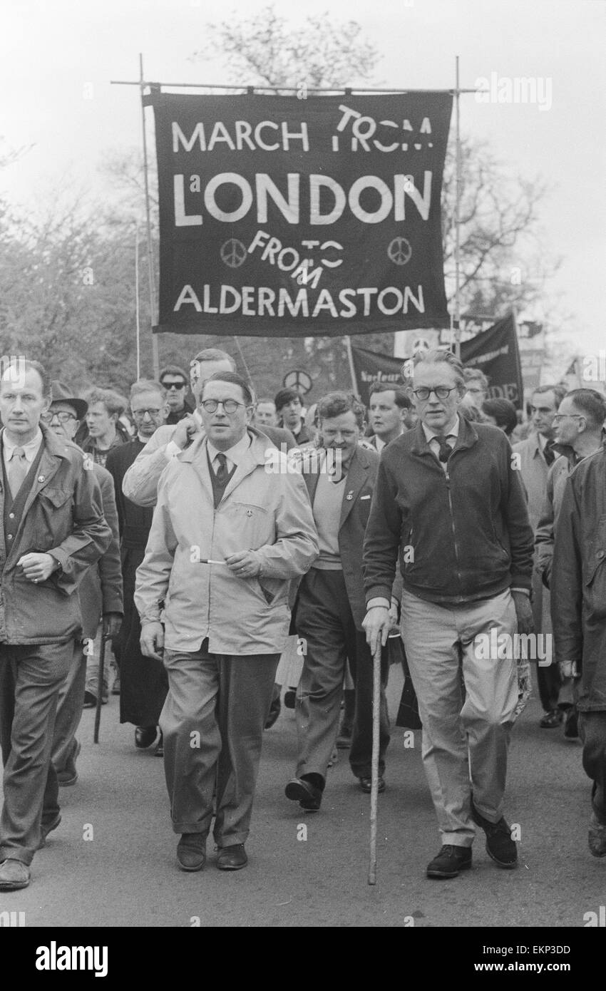To aldermaston march 1960s hi-res stock photography and images - Alamy