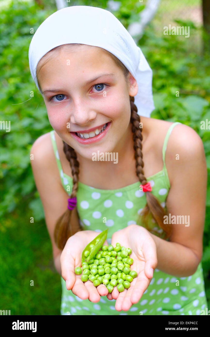 Girl holding green peas hi-res stock photography and images - Alamy