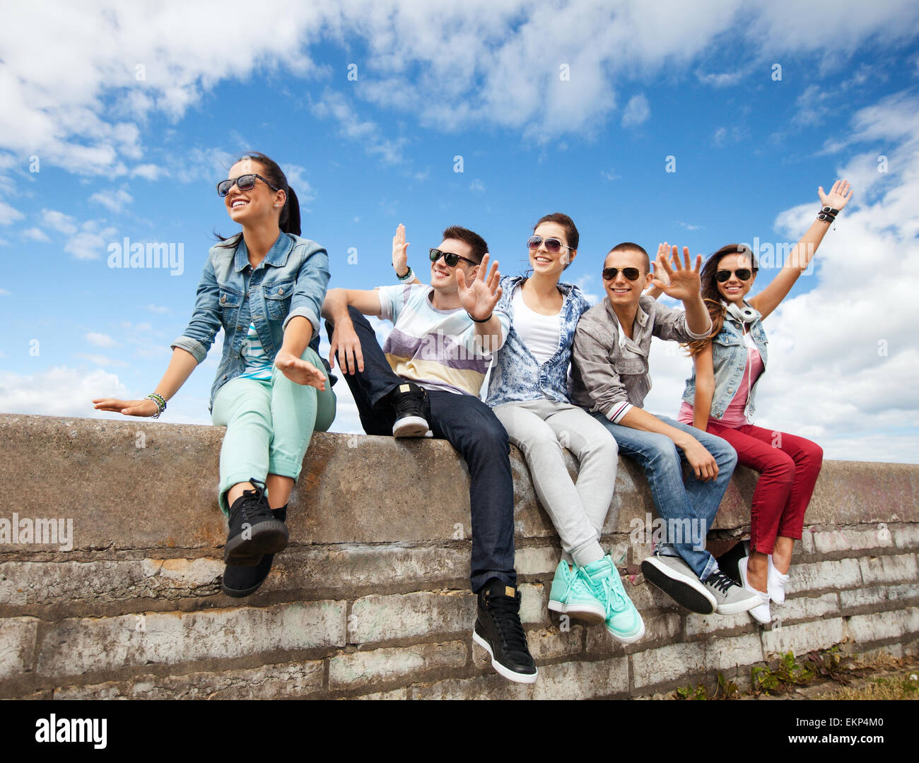 group of teenagers hanging out Stock Photo - Alamy