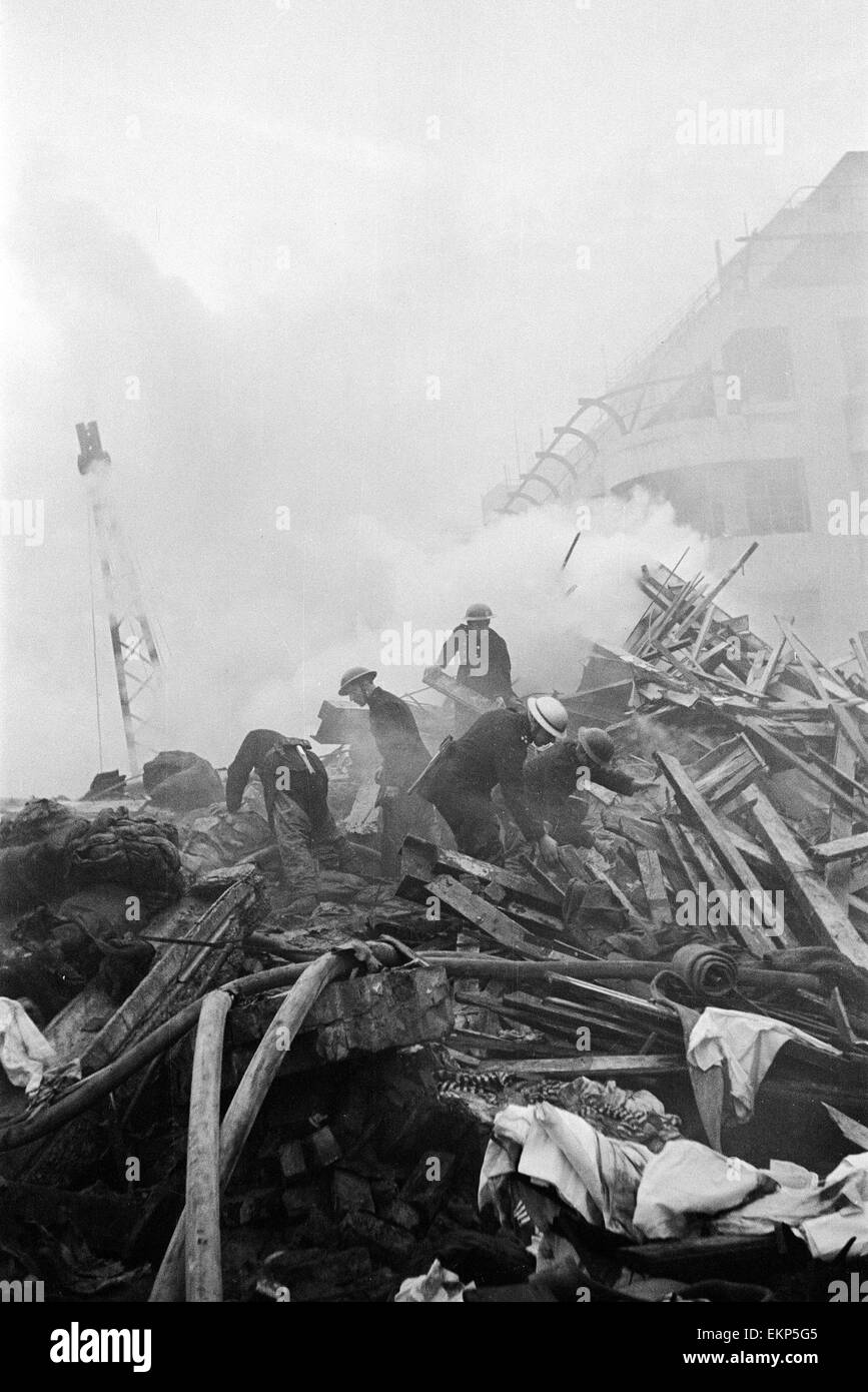 V2 bomb damage hi-res stock photography and images - Alamy