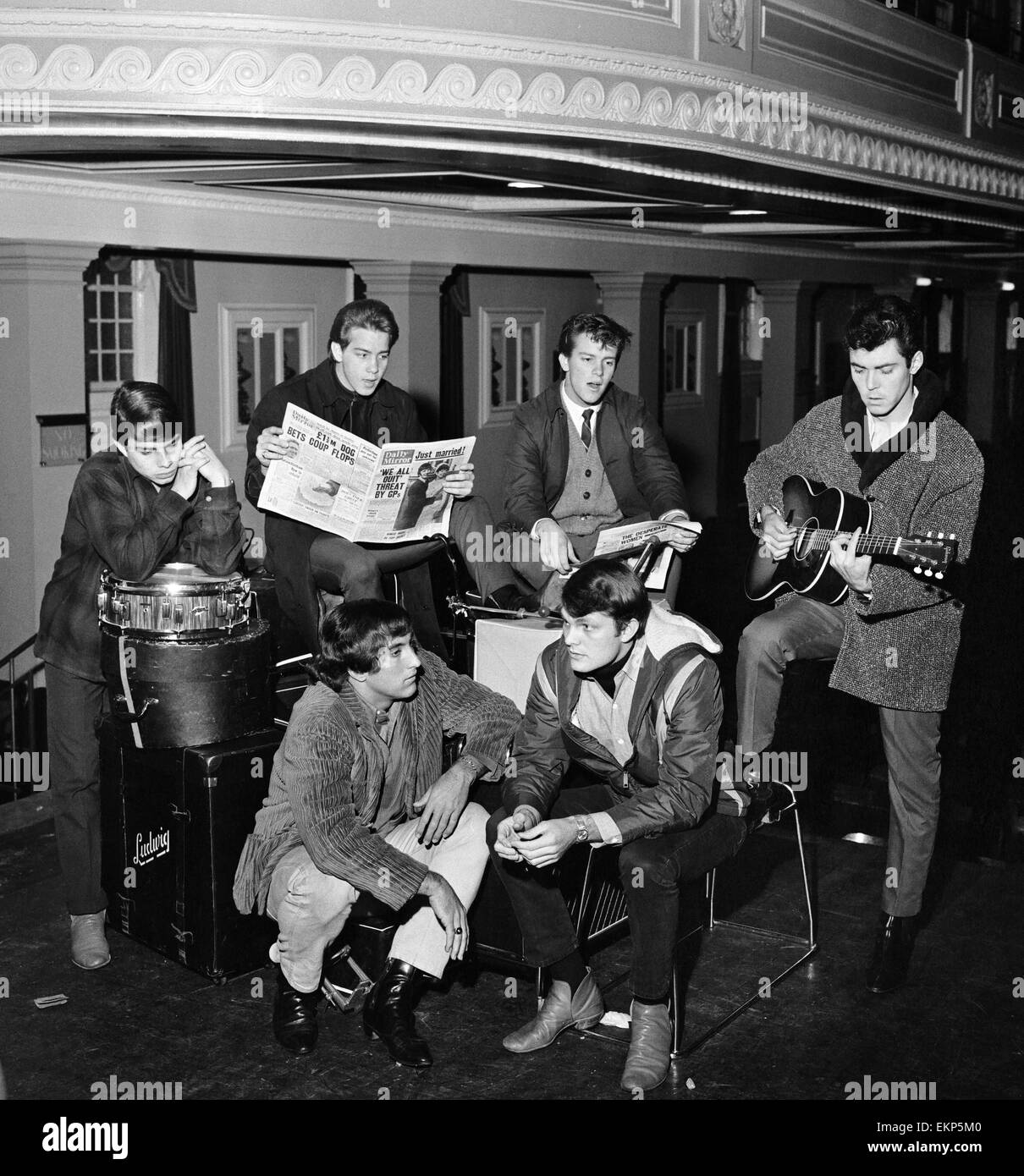 Pop singer Tommy Roe (front right) with his group The Roemans waiting ...