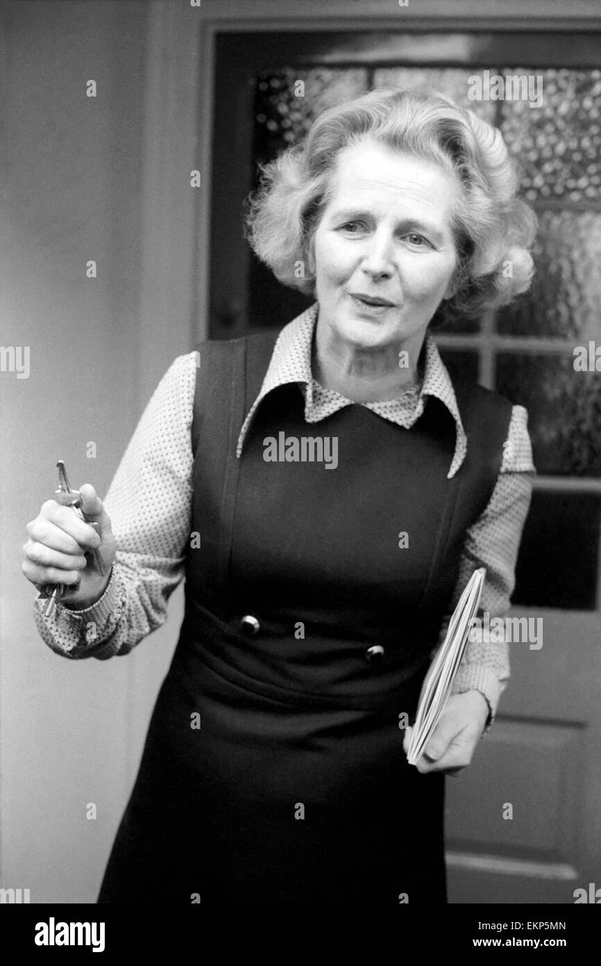 A clutch of newsmen gathered outside Margaret Thatcher's home (now ...