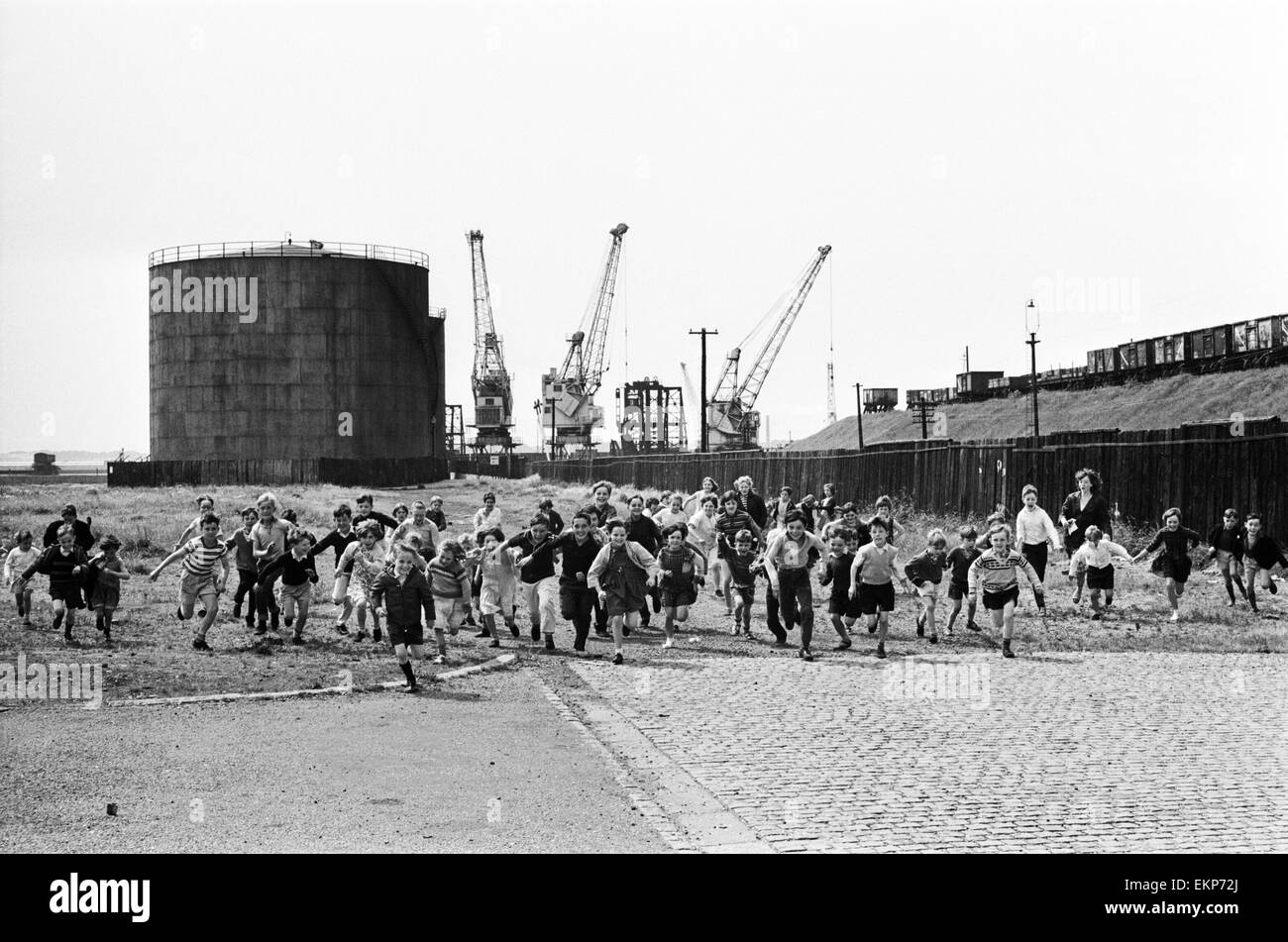 Liverpool docks historical hi-res stock photography and images - Alamy