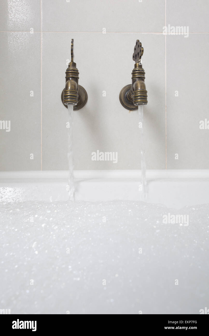 an old fashioned bathroom with bath Stock Photo - Alamy
