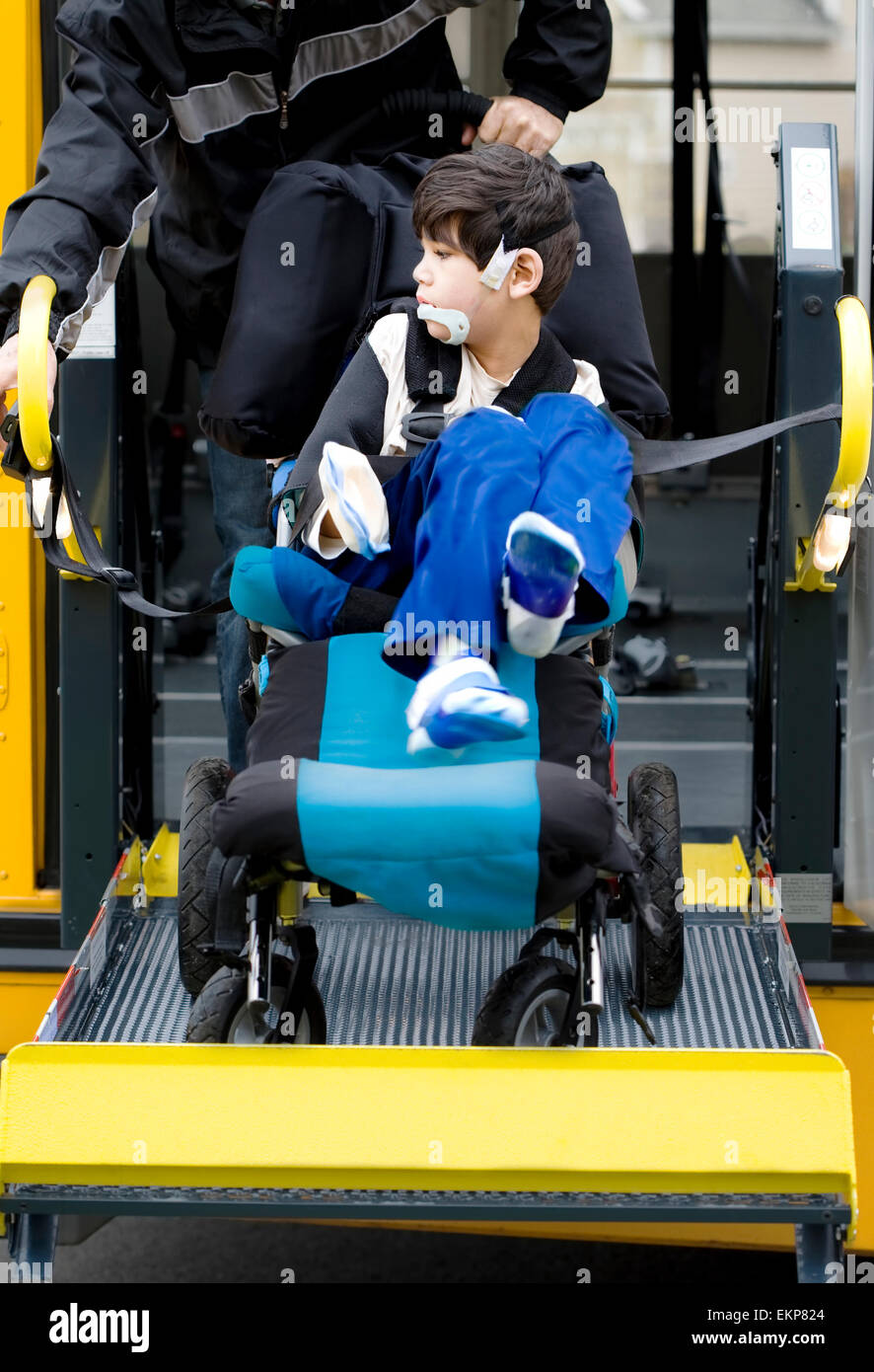 Wheelchair school bus hi-res stock photography and images - Alamy