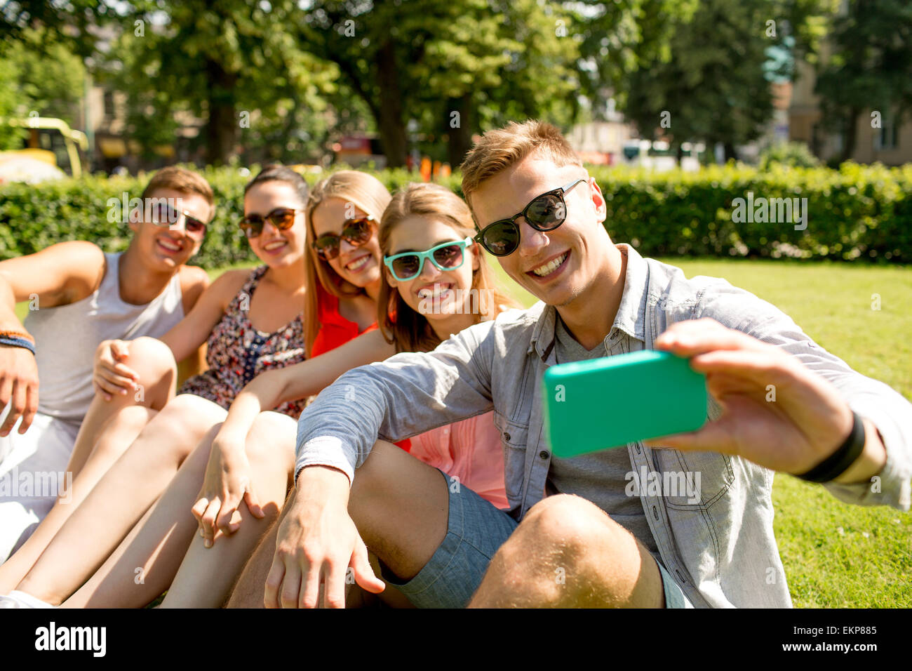 Making new friends students hi-res stock photography and images - Alamy