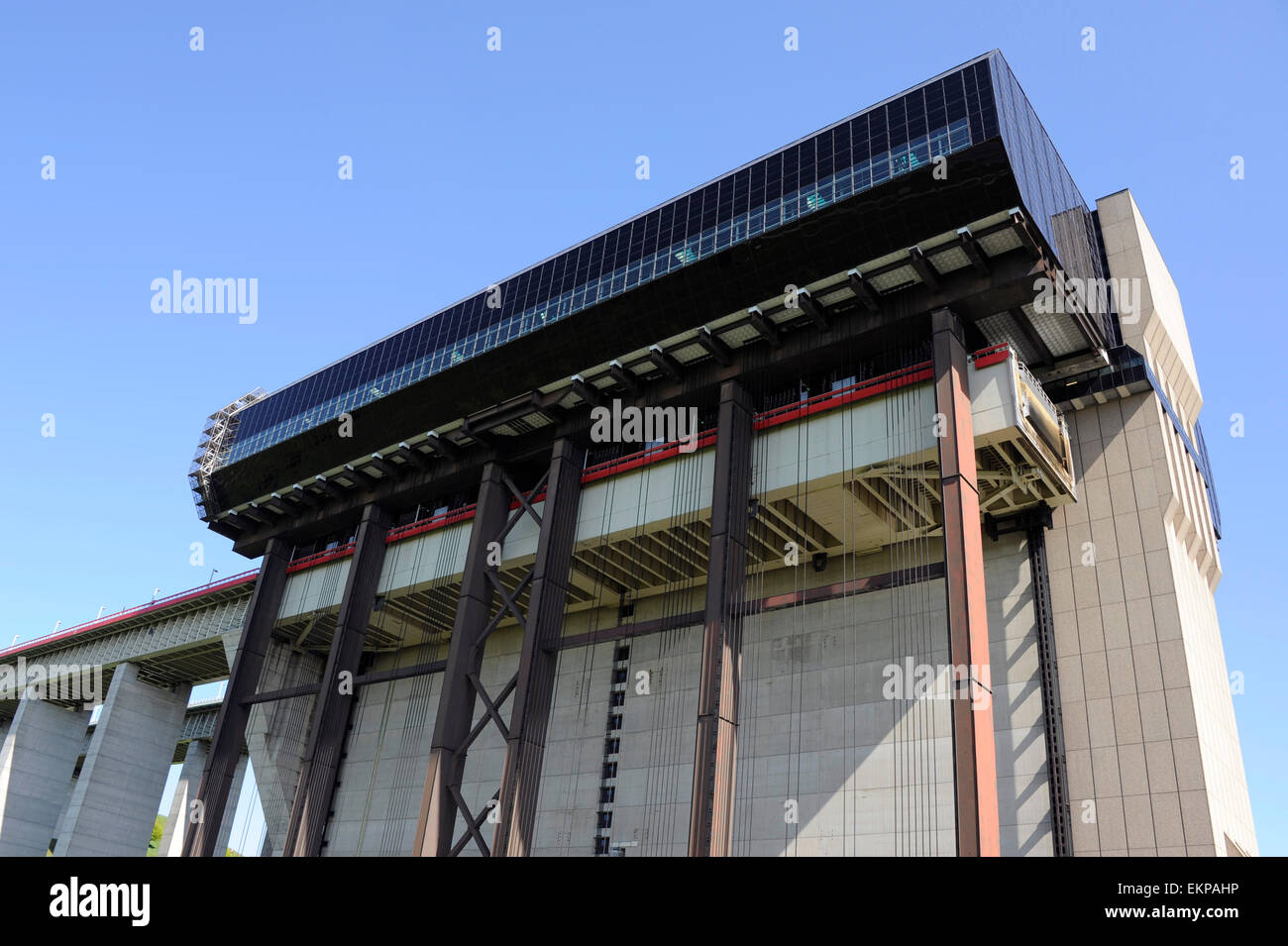 Strepy Thieu Boat Lift Stock Photos & Strepy Thieu Boat Lift Stock ...