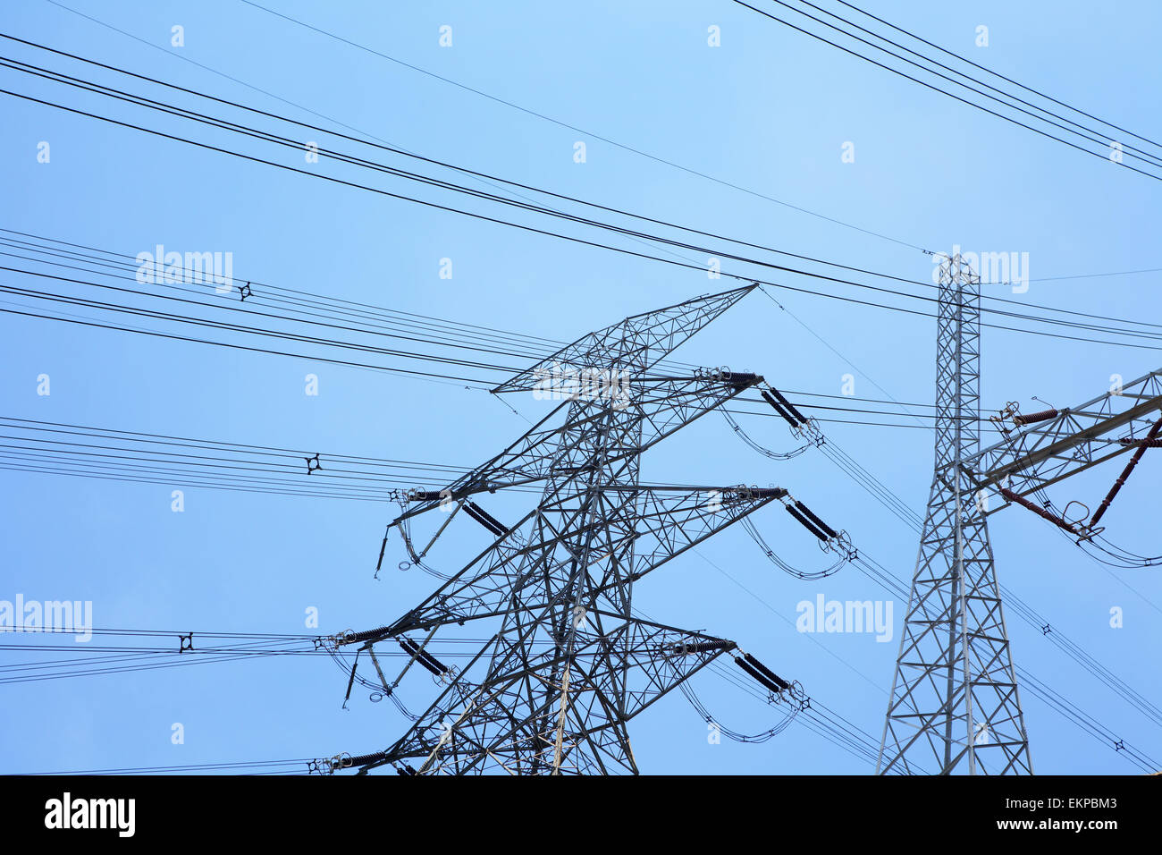 Electricity transmission lines pylons skyline hi-res stock photography ...
