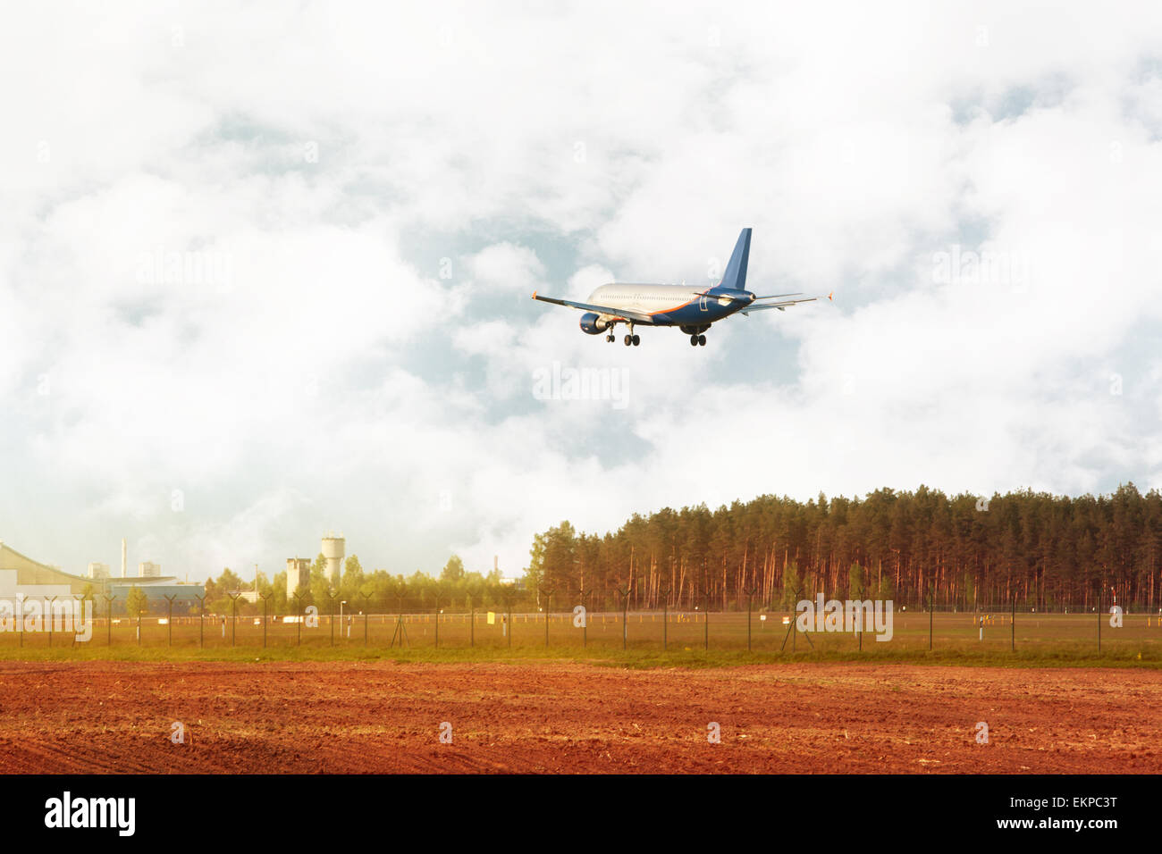 Airplane field hi-res stock photography and images - Alamy