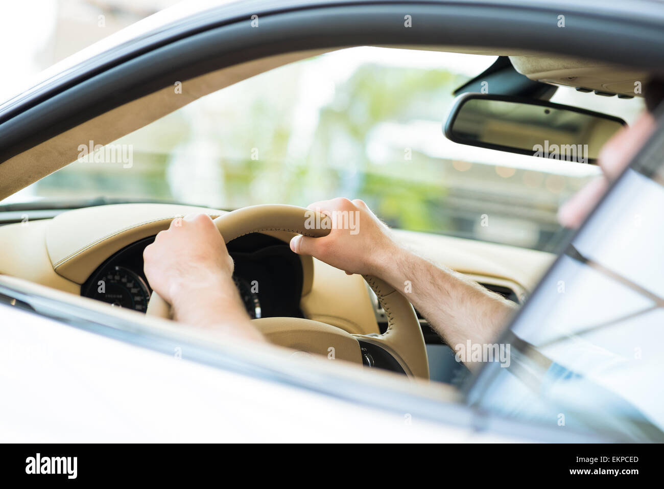 male hand holding a car wheel Stock Photo - Alamy