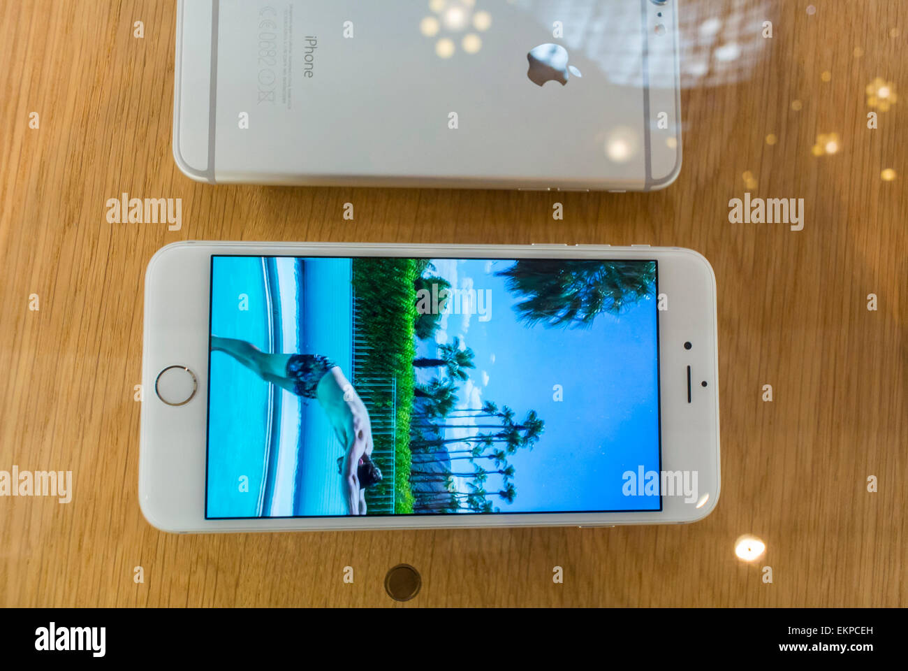 Iphone retail technology display hi-res stock photography and images ...