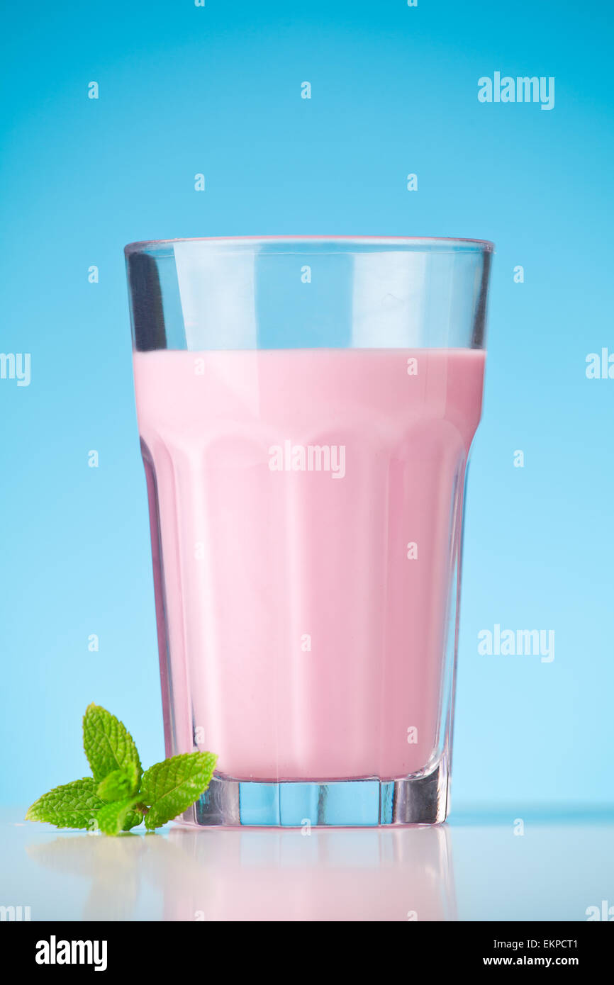 Close up photograph of a fresh fruit juice Stock Photo - Alamy