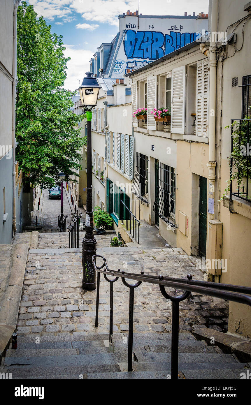 Cobblestone alley paris hi-res stock photography and images - Alamy