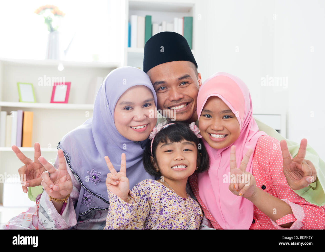 Asian girl showing v sign hi-res stock photography and images - Alamy