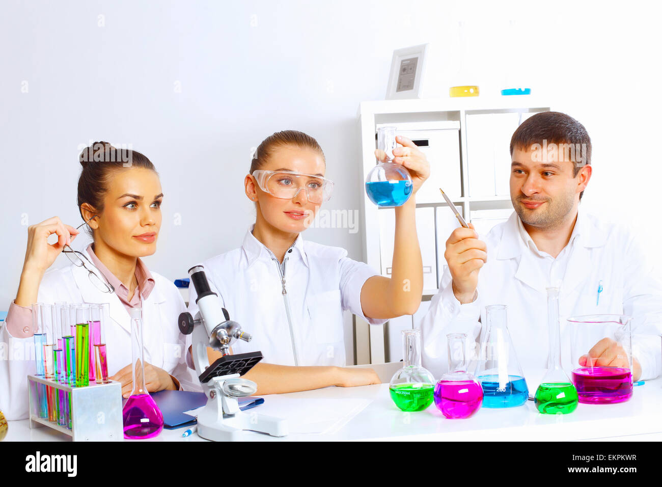 Team of scientists working in laboratory Stock Photo - Alamy