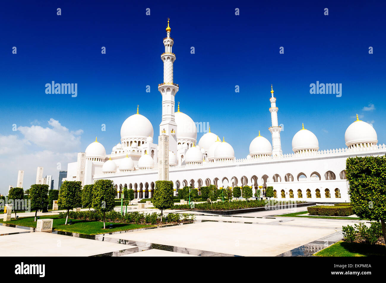 The white mosque hi-res stock photography and images - Alamy