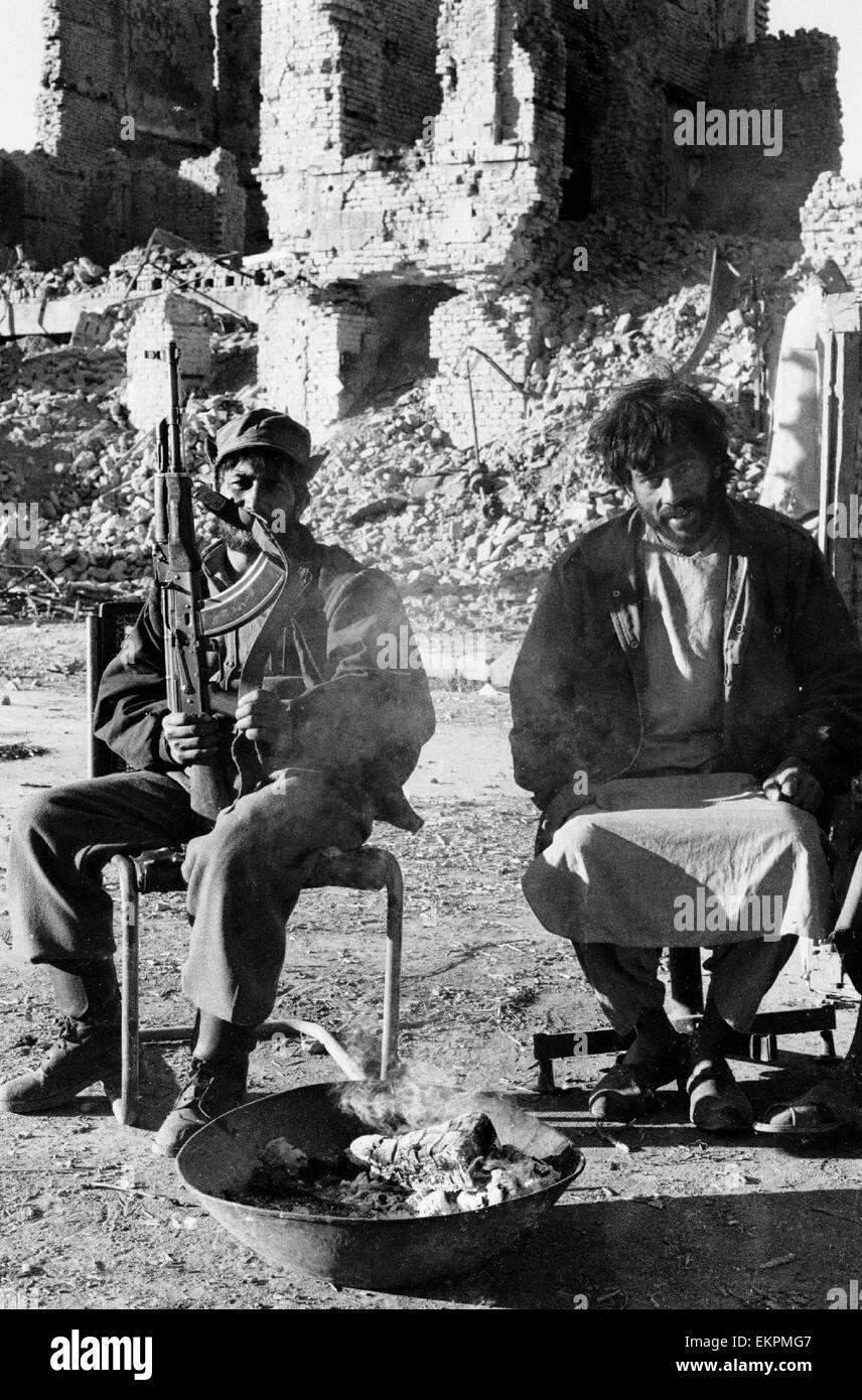 Mujahedin in Kabul ruins winter 1994 Afghanistan Stock Photo - Alamy
