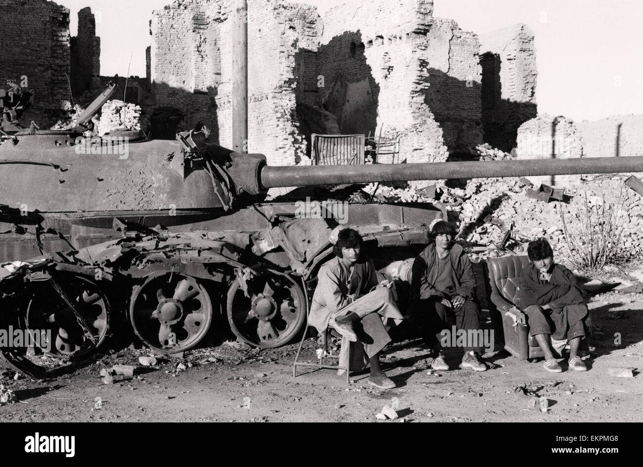 Mujahedin in Kabul ruins winter 1994 Afghanistan Stock Photo - Alamy