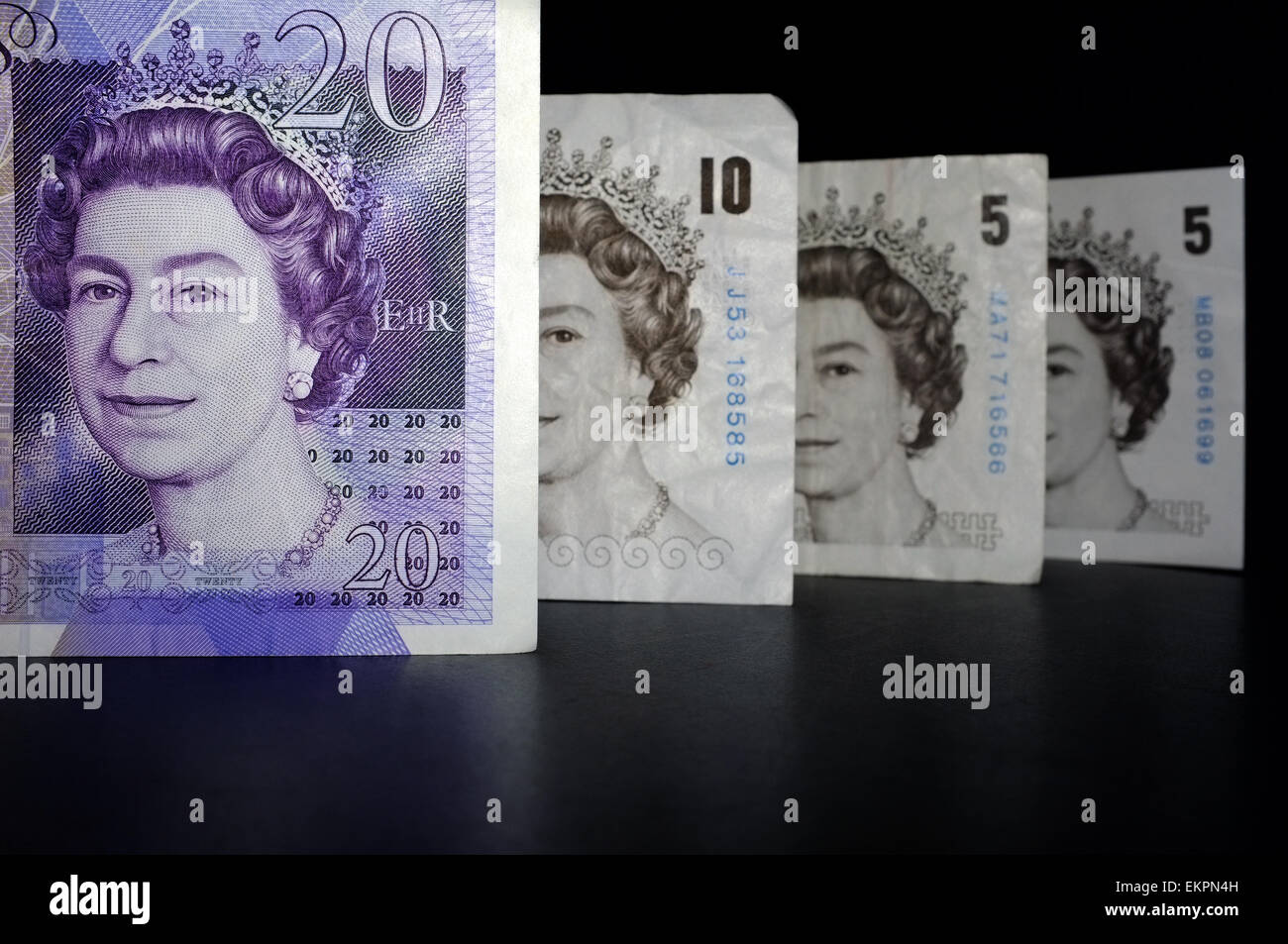 Queens head on money hi-res stock photography and images - Alamy
