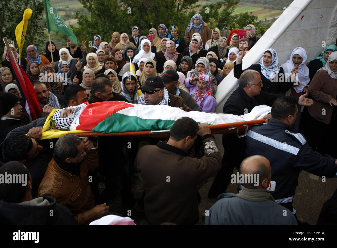 Sinjil, West Bank, Palestinian Territory. 12th Apr, 2015. Mourners ...