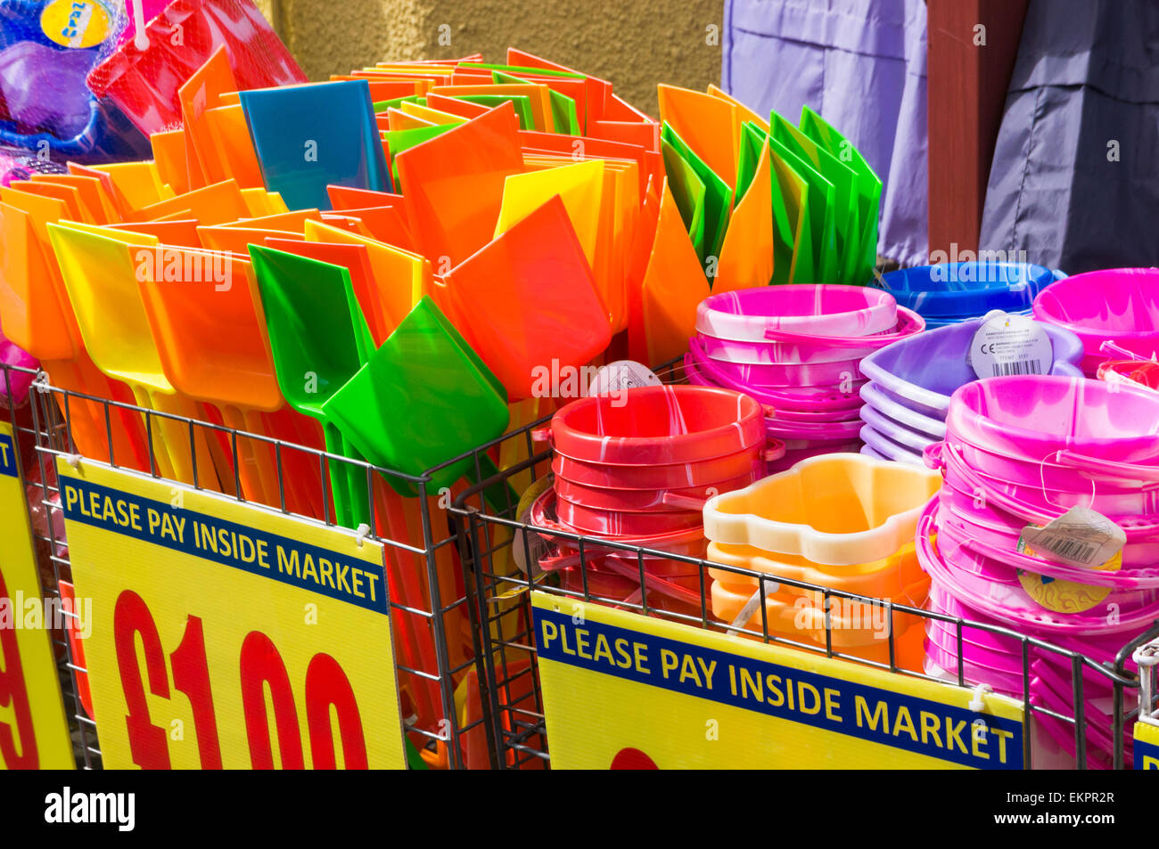 Seaside bucket and spade hi-res stock photography and images - Alamy