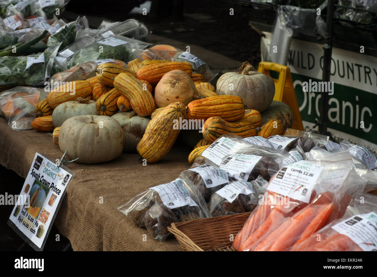 Stall sunday farmers market hi-res stock photography and images - Alamy