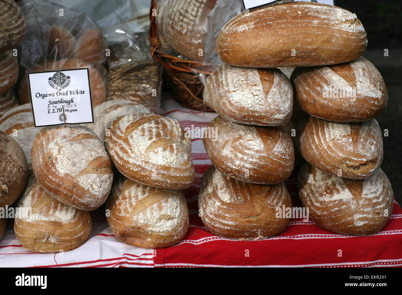 Farmers market stall bread hi-res stock photography and images - Alamy