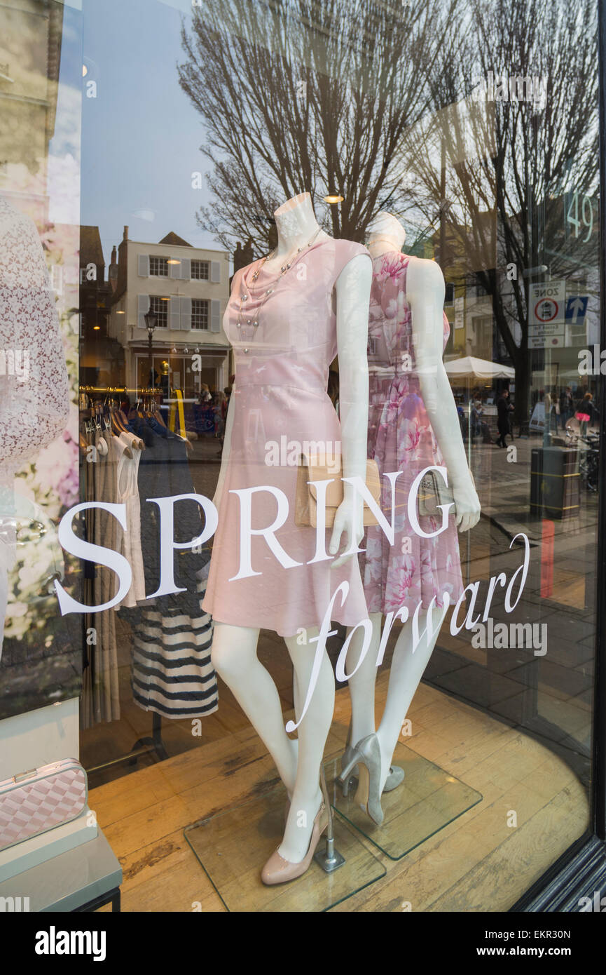 Shop window mannequins hi-res stock photography and images - Alamy