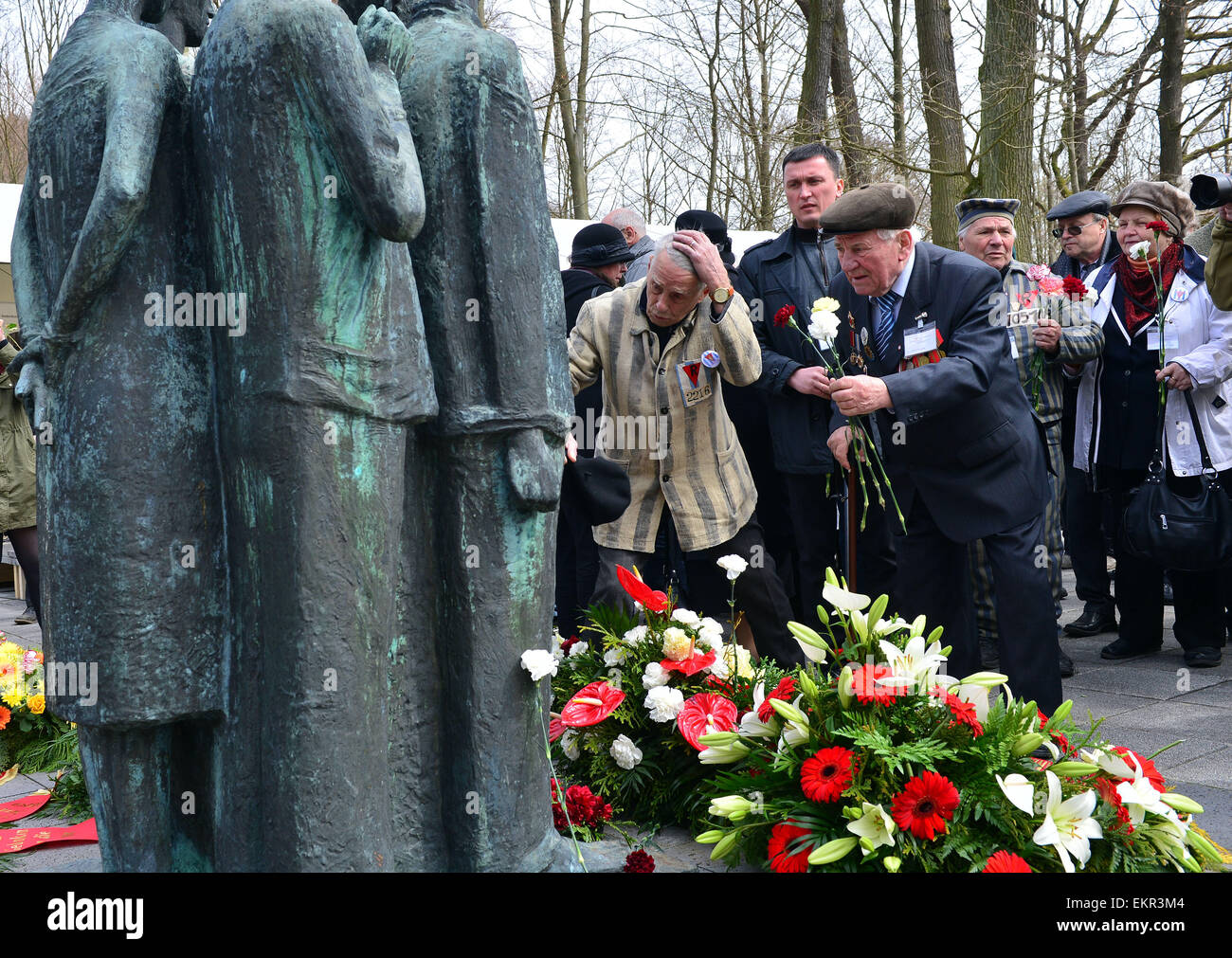 Nordhausen, Germany. 13th Apr, 2015. People commemorate the liberation ...