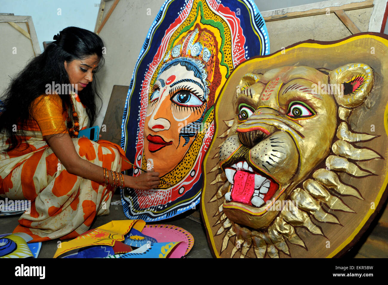 Dhaka, Bangladesh. 13th April, 2014. Students busy to create mask ...