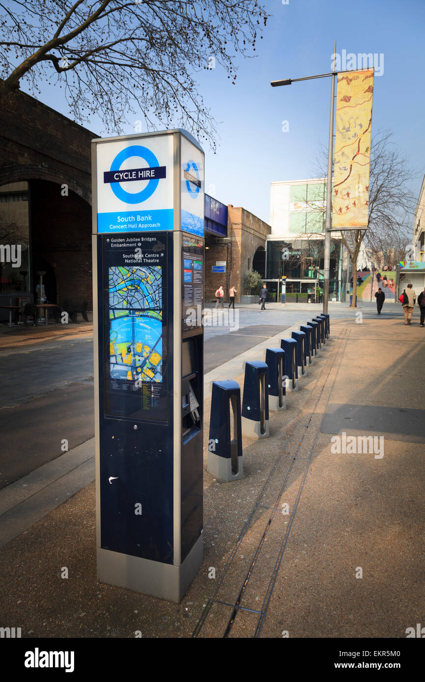 Empty london hi-res stock photography and images - Alamy